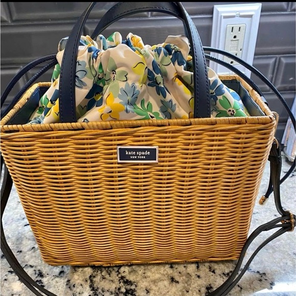 kate spade | Bags | Euc Kate Spade Sam Floral Medley Wicker Medium ...